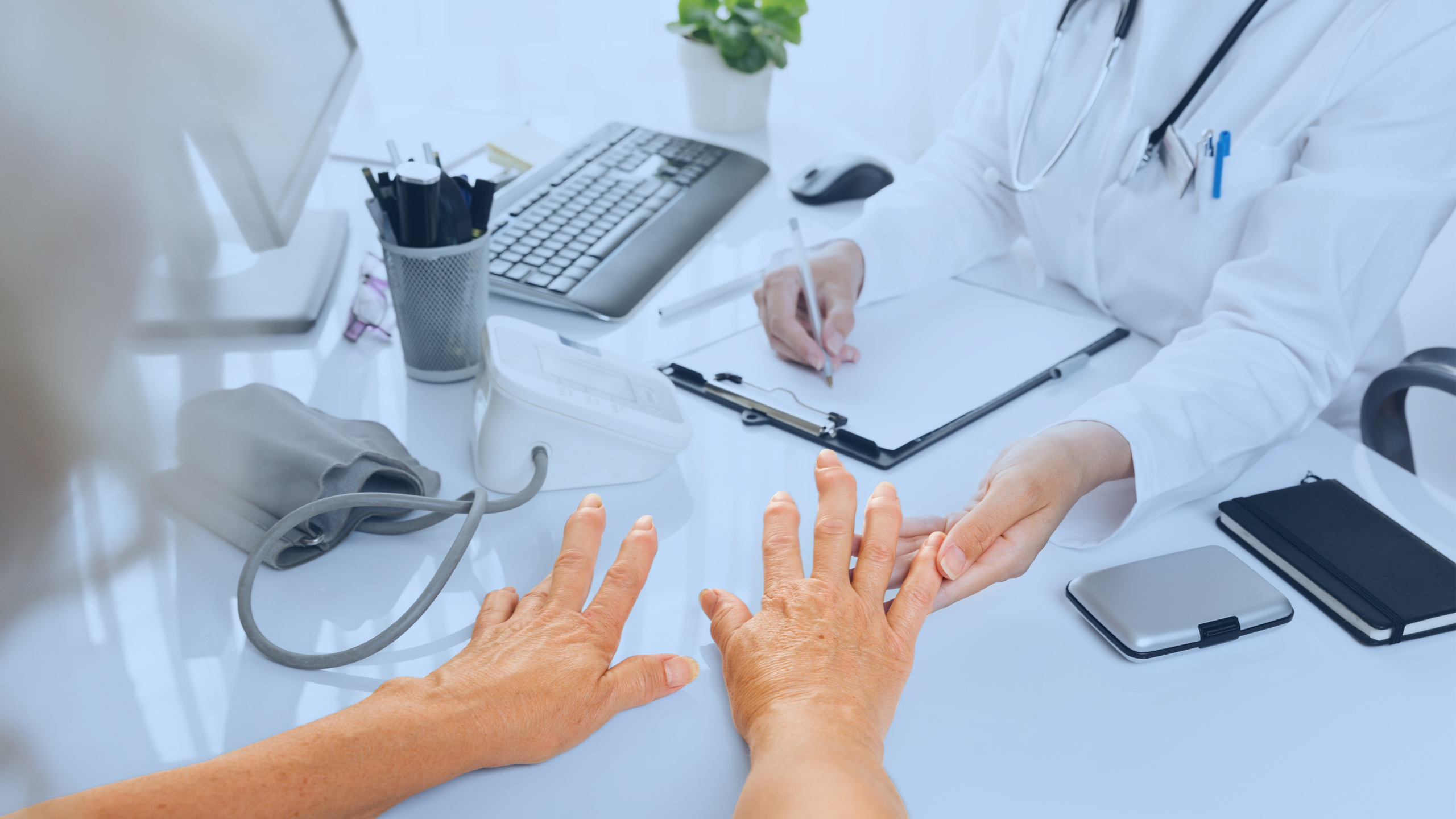 Reuma: Síntomas, qué es el reuma, tratamiento, reuma y andar